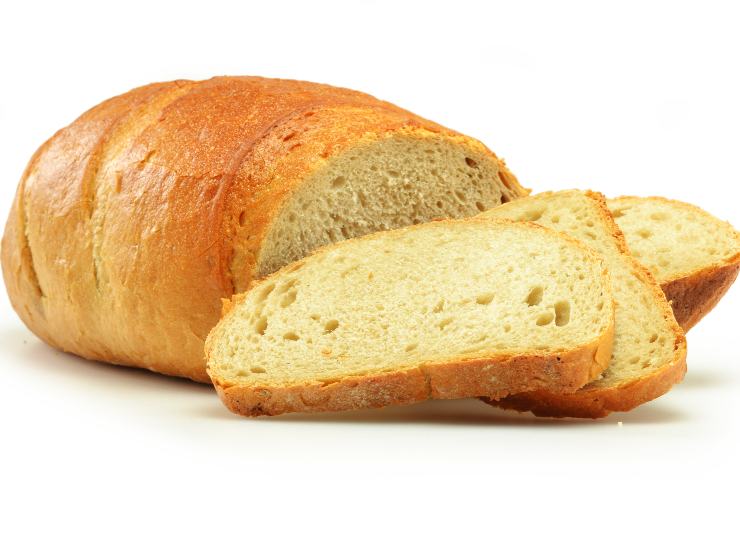 Pane vecchio e troppo duro, non buttarlo: aggiungi questo ingrediente e ...