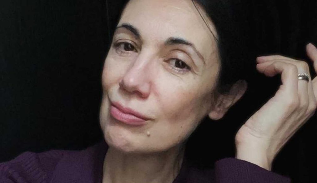 Csaba Dalla Zorza smascherata dalla protagonista di Cortesie per gli ...